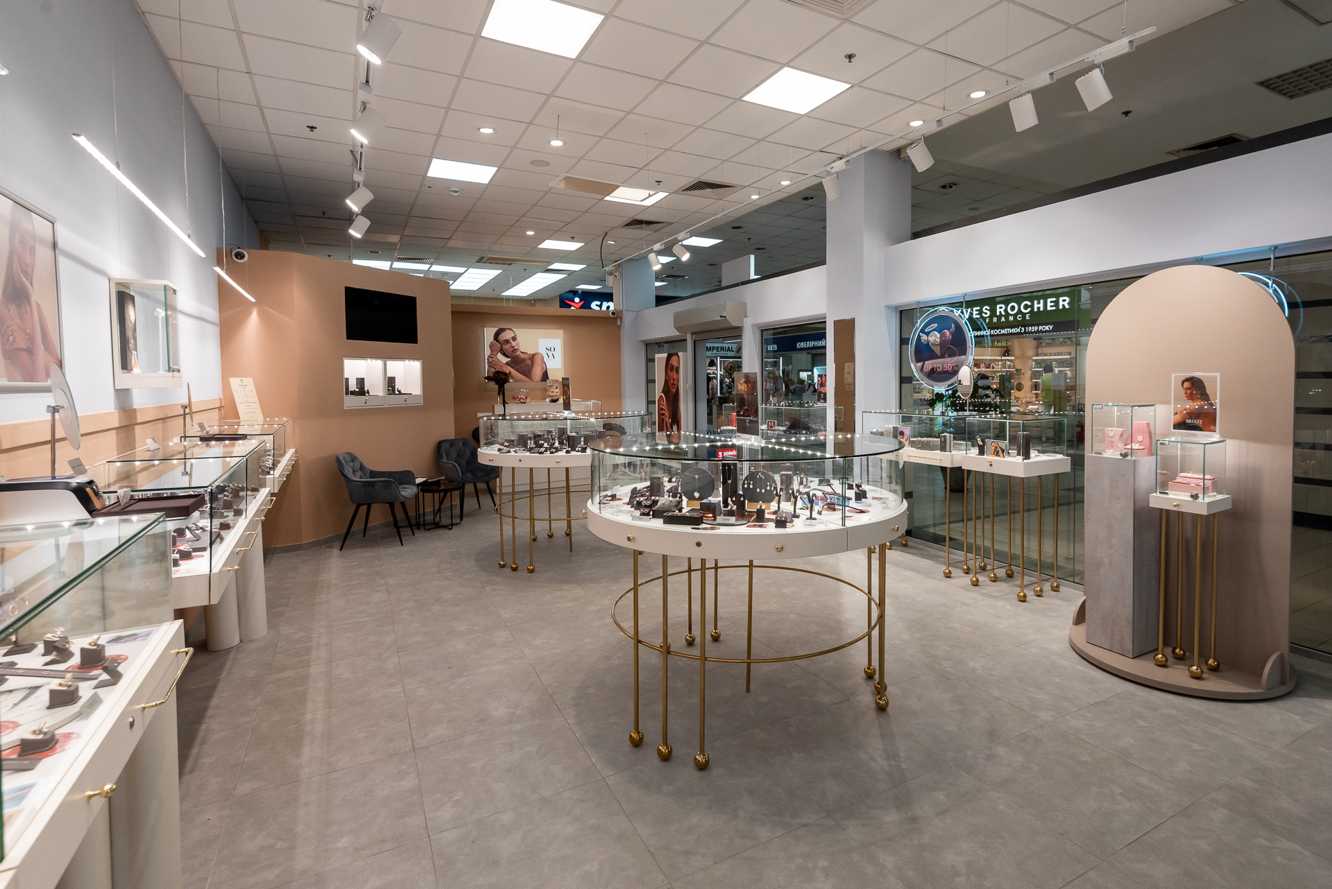 Номинант Retail Design Awards2021: SOVA jewelry house в ТЦ Украина ...